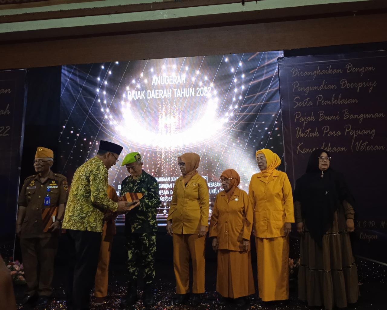 Hari Pahlawan, Pemkot Cilegon Bebaskan Denda PBB Bagi Veteran - MEGATRUST Hari Pahlawan, Pemkot Cilegon Bebaskan Denda PBB Bagi Veteran - MEGATRUST
